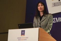 Η Αν. Υπουργος Τουρισμού κα. Ελενα Κουντουρά στη HORECA και στο ΞΕΕ ...